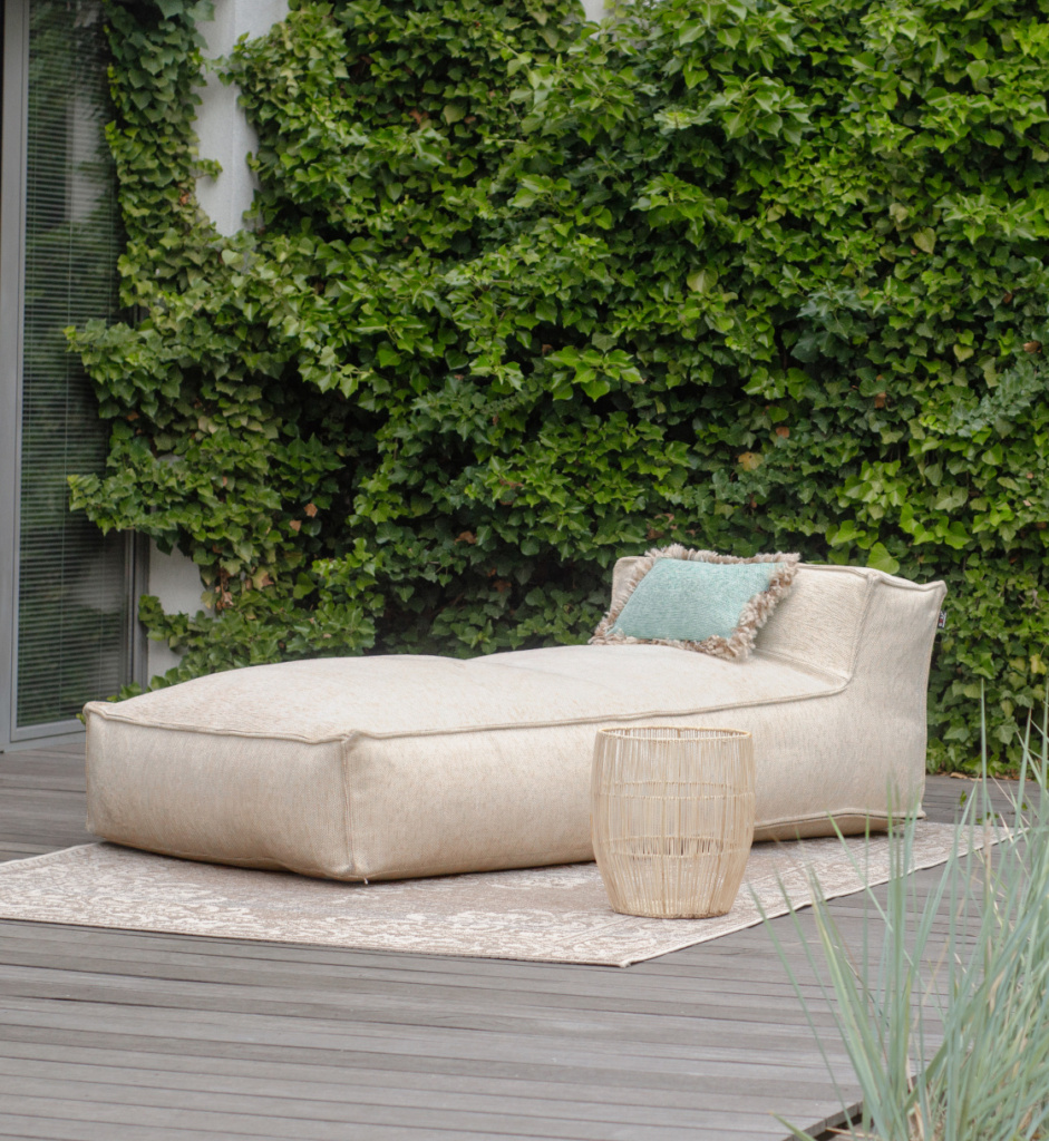 Wyjątkowy szezlong na taras z kolekcji Silky Long Chair | Roolf-Living